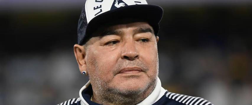 Suspenden juicio de muerte de Diego Maradona por cuestionamientos a una jueza